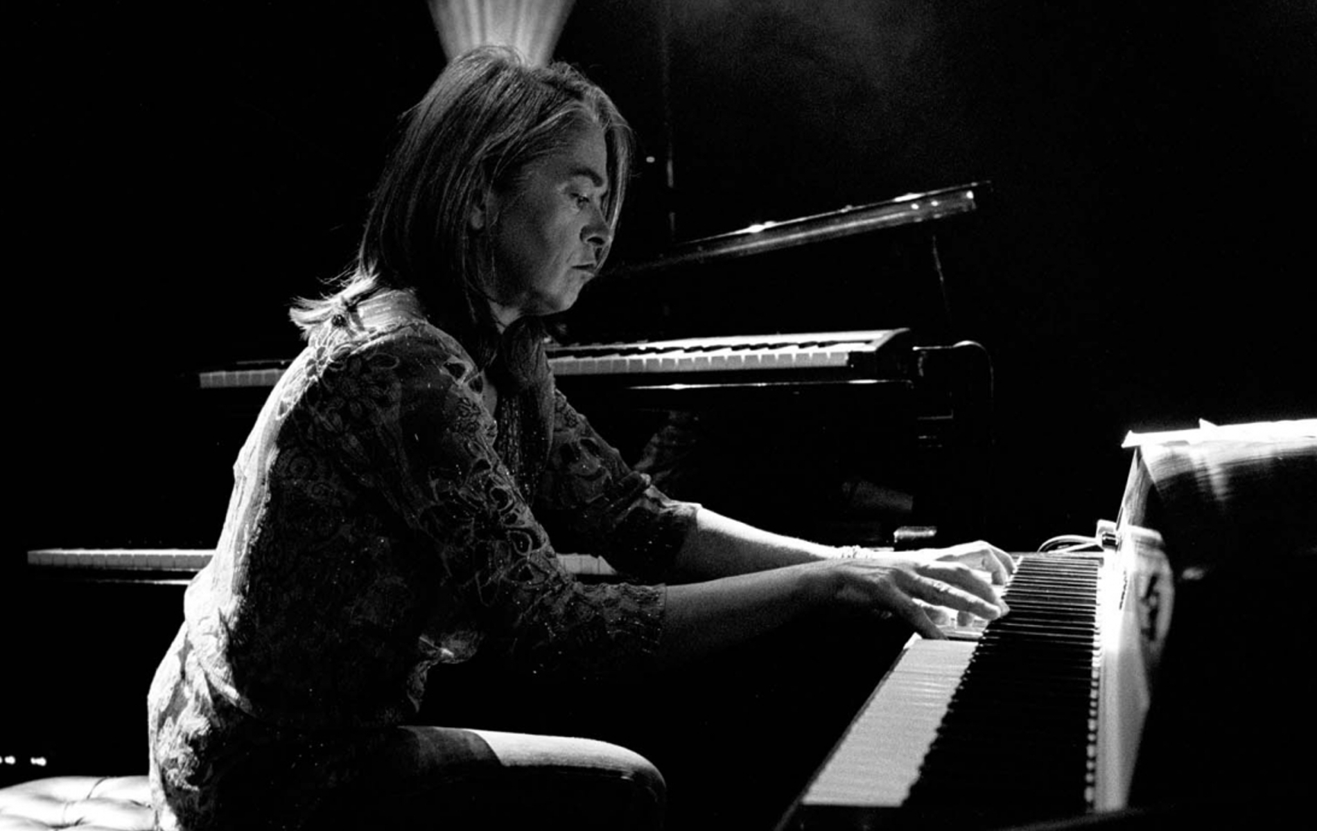SOPHIA DOMANCICH - Une artiste du label Cristal Records